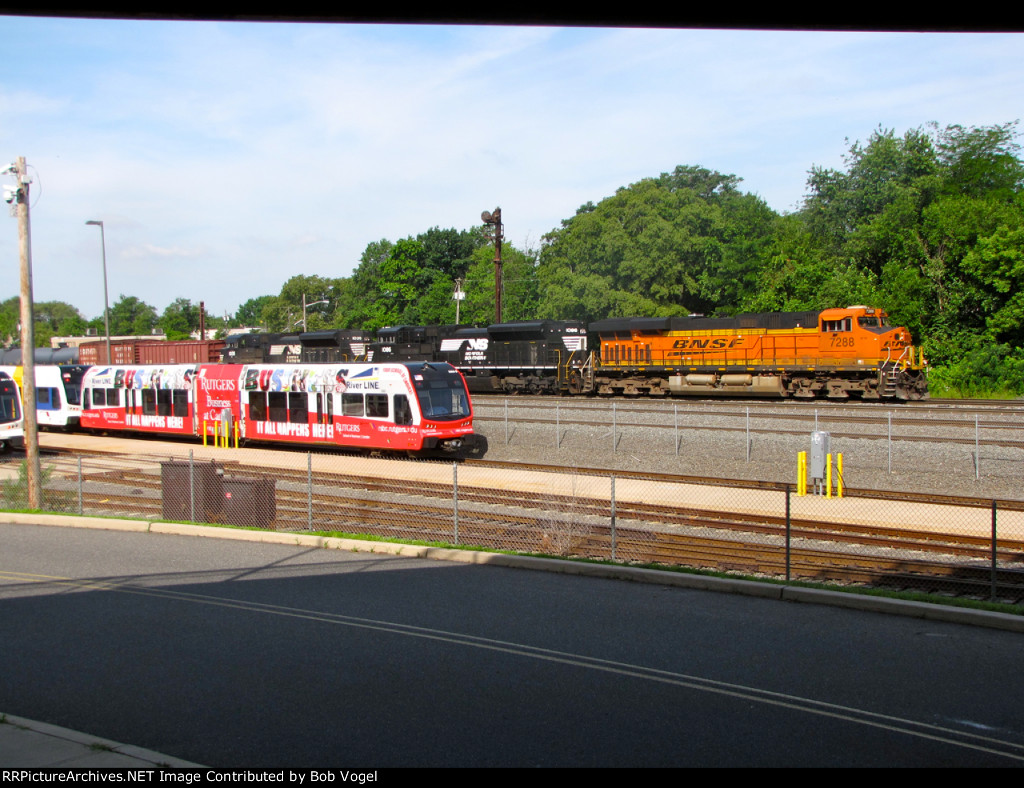 NJT 3505, BNSF 7288, NS 1086